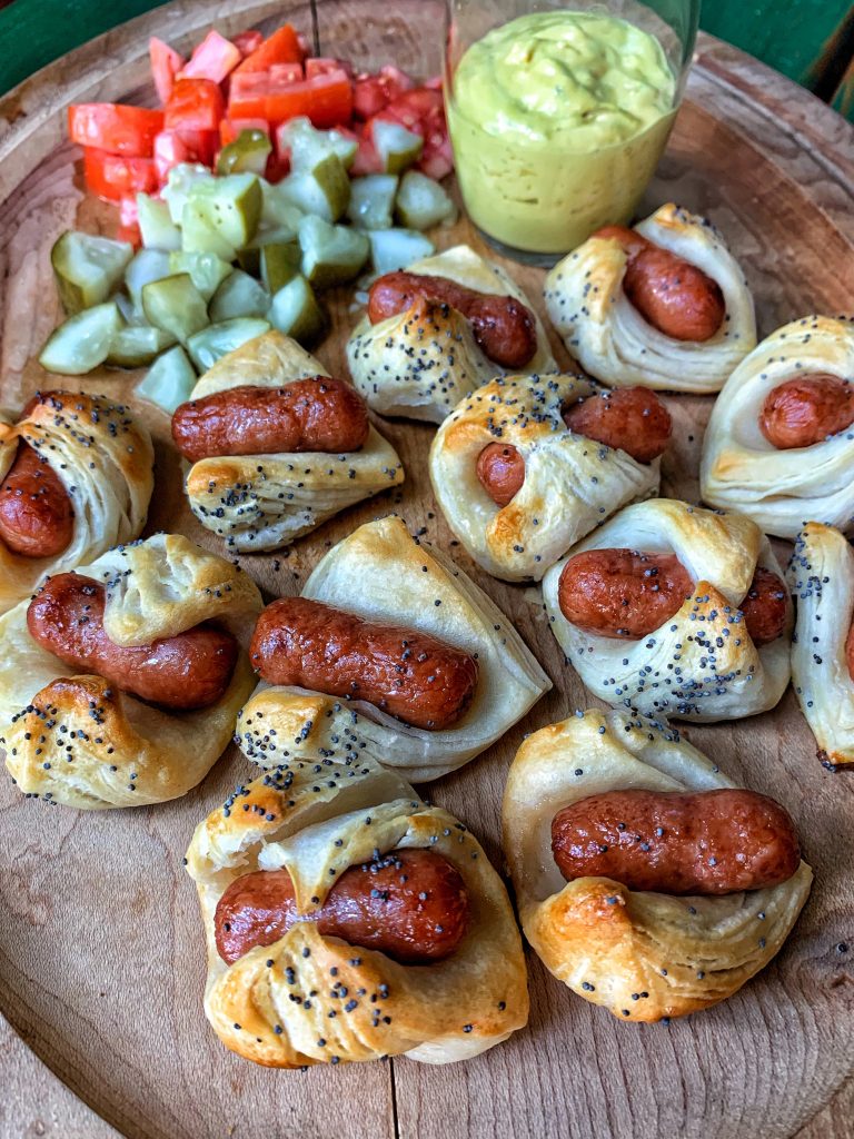 Mini Chicago Style Hot Dogs - The Tipsy Housewife